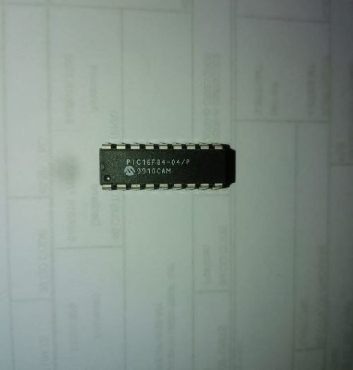 Microchip PIC16F84 PIC16F84-04/P 18-Pin 8-bit Microcontroller | Majju PK