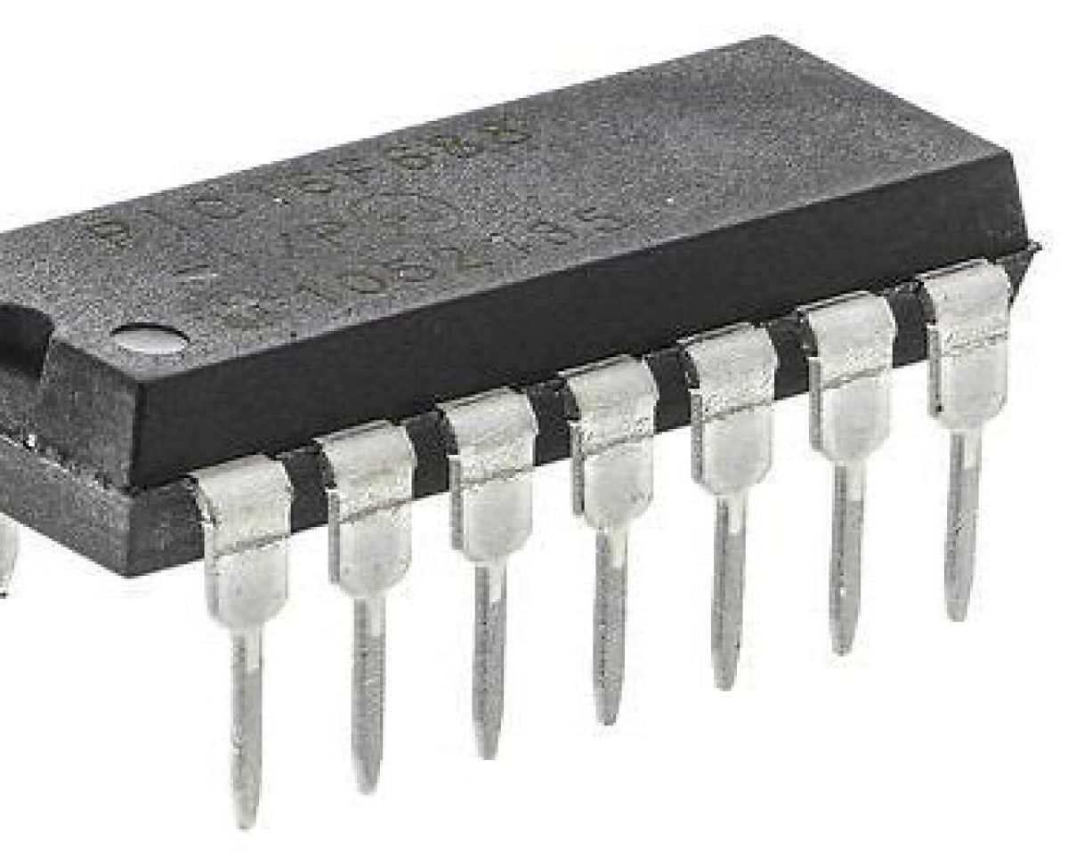 Microchip 14 pin Flash 8 Bit Microcontroller PIC16F684 — Majju PK